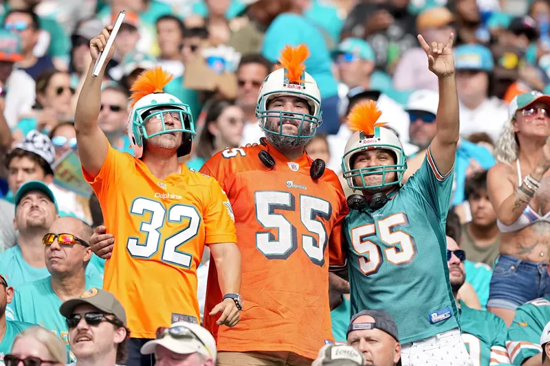 Miami Dolphins Fans Take Jaylen Waddle's TD Dance to Antarctica | Miami ...