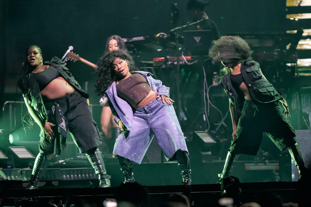 Photos: Highlights From SZA's Miami Concert at Kaseya Center | Miami ...