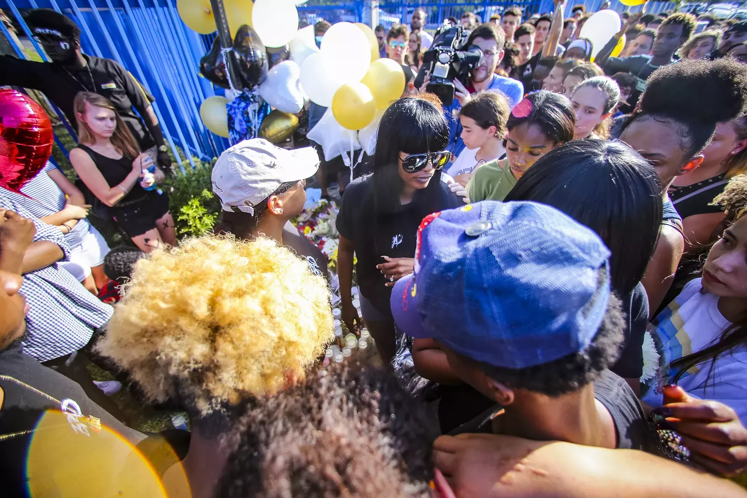 Fans Mourn Death Of Xxxtentacion At Vigil In Deerfield Beach Florida Miami New Times